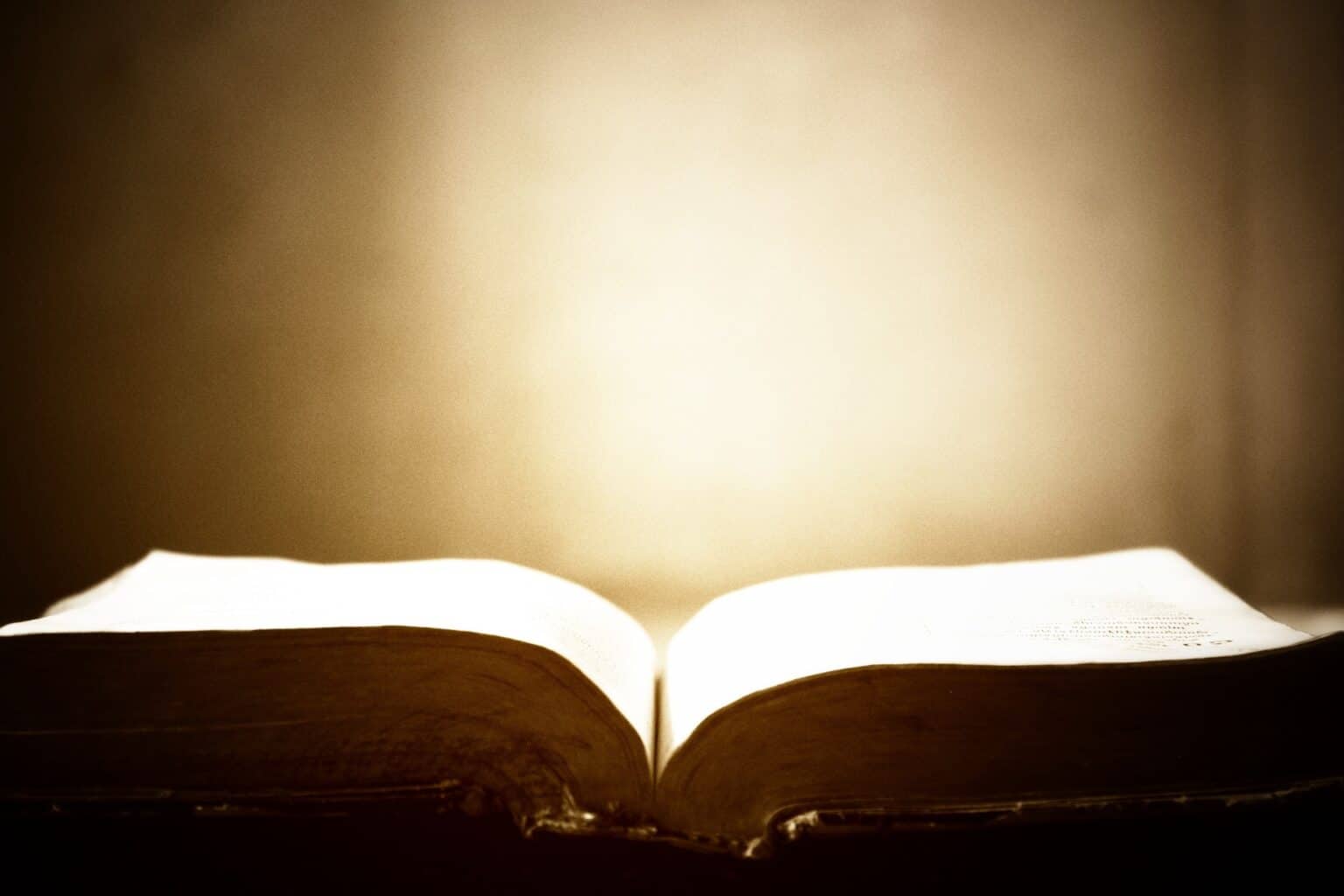 9 Ways of Knowing When God Speaks, Plus How to Respond - Bible Wonderlife